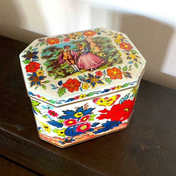 Daher | Accents | Daher Vintage Tin With Lid Made In England Butterfly ...